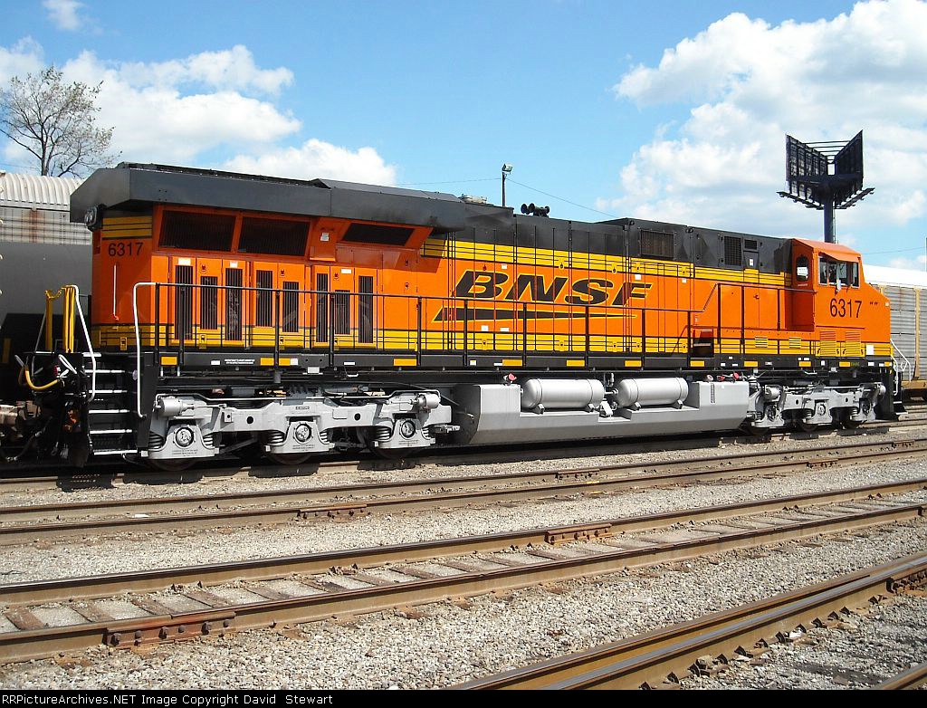 BNSF ES44AC 6317